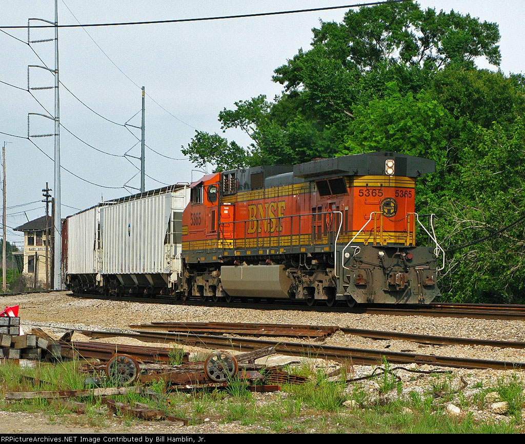 BNSF 5365 at Central